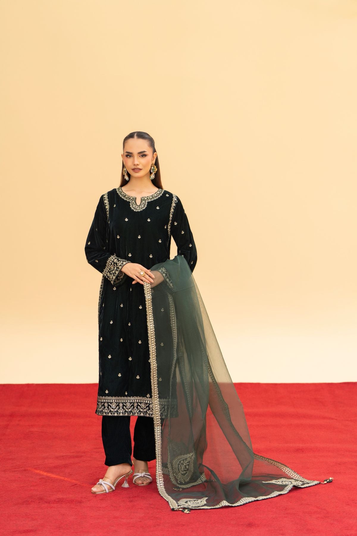 Mahrukh – Moongia Green Velvet Embroidered Suit | Lazuli Pakistan